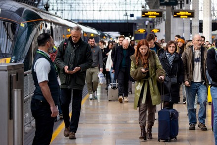Passengers Get Off Train Paddington Station Editorial Stock Photo ...