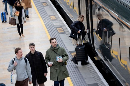 Passengers Get On Train Paddington Station Editorial Stock Photo ...