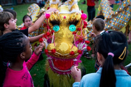 Children Look Dragon Head Prop Dragon Editorial Stock Photo - Stock ...