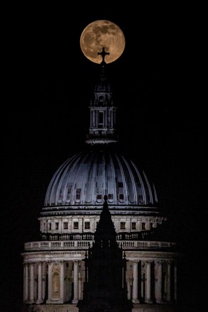 London Uk Moon Rises Behind St Editorial Stock Photo - Stock Image ...