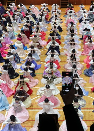 South Korean Graduates Dressed Traditional Hanbok Editorial Stock Photo ...