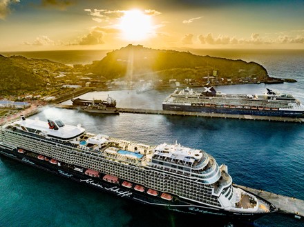 Port Sint Maarten Cruise Ships Cruise Editorial Stock Photo - Stock ...