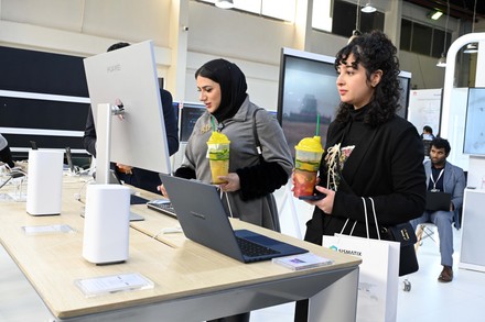 People Visit Kuwait International Technology Exhibition Editorial Stock ...