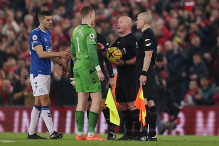 Everton Goalkeeper Jordan Pickford Speaks Referee Editorial Stock Photo ...