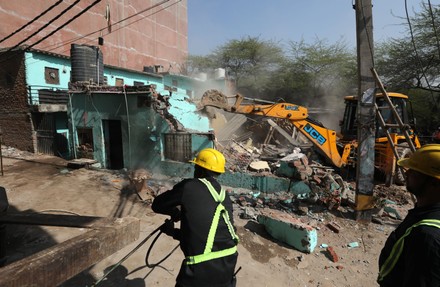 Bulldozer Demolishes Residential Building During Antiencroachment ...