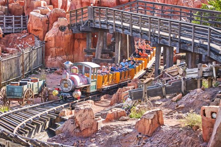 750 Disney walk in Stock Pictures, Editorial Images and Stock Photos ...