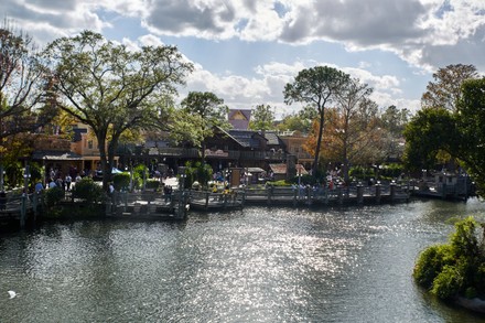 750 Disney walk in Stock Pictures, Editorial Images and Stock Photos ...