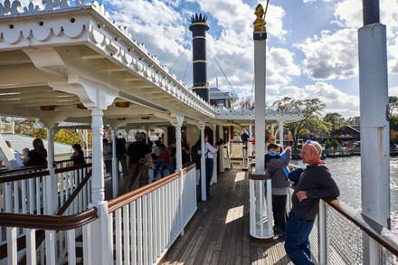 750 Disney walk in Stock Pictures, Editorial Images and Stock Photos ...