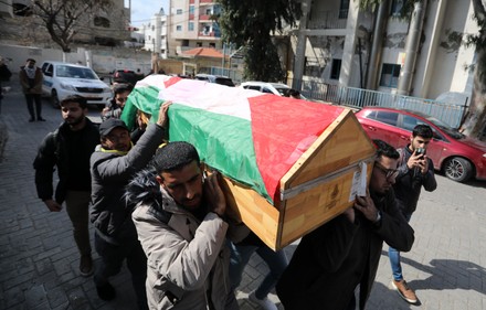 Palestinians Carry Body Yousef Darabih Coffin Editorial Stock Photo ...