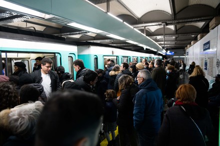 Illustration Crowded Paris Metro Saintlazare Station Editorial Stock ...