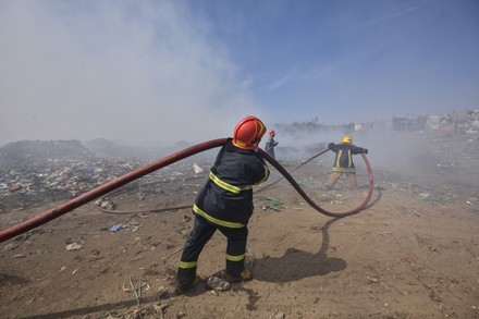 Firefighters Attempt Extinguish Fire That Has Editorial Stock Photo ...