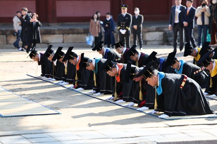 Traditional Commencement Ceremony Takes Place Sungkyunkwan Editorial ...