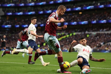 Cristian Romero Tottenham Hotspur Slide Tackles Editorial Stock Photo ...