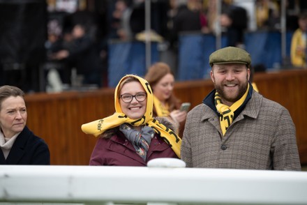 Racegoers Enjoying Their Day Horse Racing Editorial Stock Photo - Stock ...