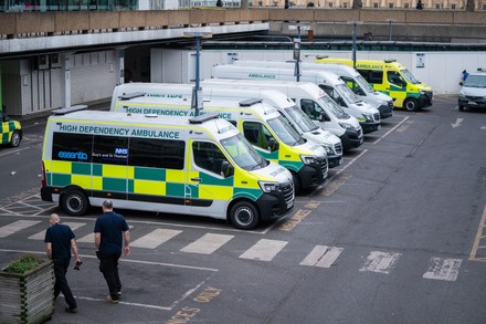 Ambulance Vans Parked Outside Saint Thomas Editorial Stock Photo ...