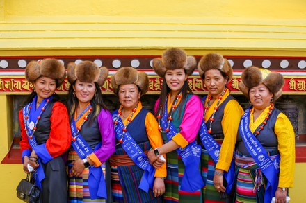 Female Members Sherpa Community Clad Traditional Editorial Stock Photo ...