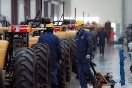 Employee Work Xuzhou Xcmg Port Machinery Editorial Stock Photo - Stock ...