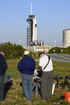 Media Photographers Set Remotely Activated Cameras Editorial Stock ...