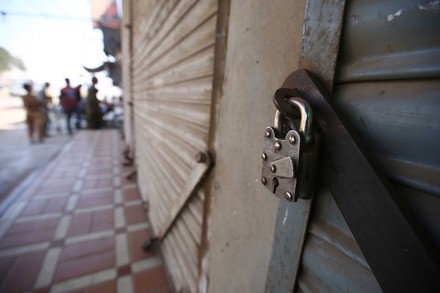 750 Closed shutter Stock Pictures, Editorial Images and Stock Photos ...