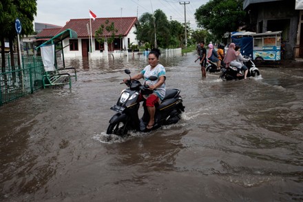 Residents Do Their Activities Amids Floods Editorial Stock Photo ...