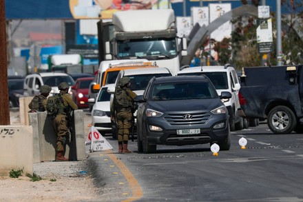 Israeli Soldiers Check Palestinian Cars Checkpoint Editorial Stock ...