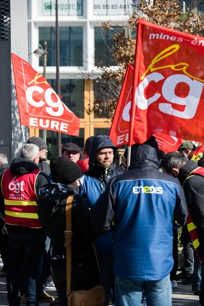 __COUNT__ CGT Demonstrate Outside The Paris Courthouse, France - 28 Feb ...