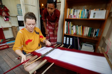 Foreigner L Learns Basic Backstrap Weaving Editorial Stock Photo ...