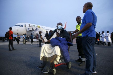 Hundreds Subsaharan Africans Arrive Tunisia Airport Editorial Stock ...