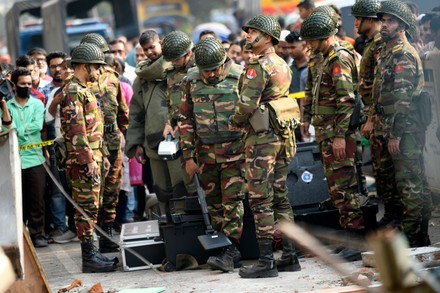 Army Explosive Experts Inspect Blast Scene Editorial Stock Photo ...