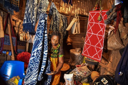 Apprentice Weaves Designs Ndop Raffia Fibers Editorial Stock Photo ...