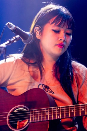 Filipinobritish Singersongwriter Beabadoobee Real Name Beatrice ...