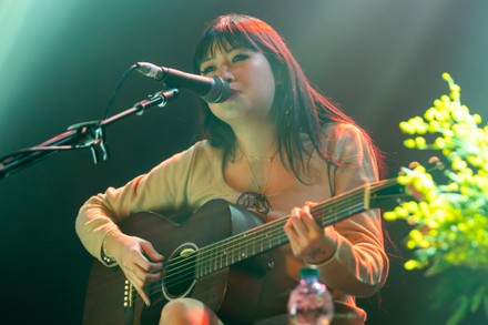 Filipinobritish Singersongwriter Beabadoobee Real Name Beatrice ...