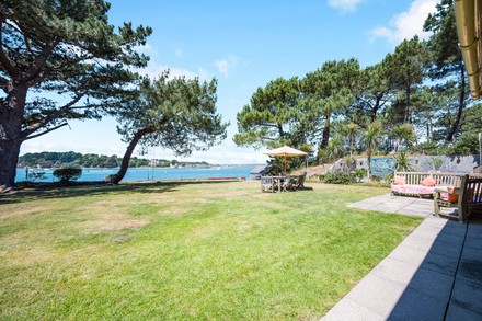 Gardens the Posh Peninsula Sandbanks Has Editorial Stock Photo - Stock ...