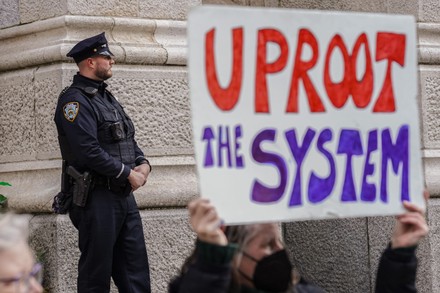 500 Chase bank protest Stock Pictures, Editorial Images and Stock ...