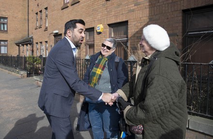 Fotos de stock de snp leadership candidate humza yousaf campaigning ...