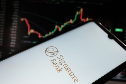 Signature Bank Logo Seen Displayed On Editorial Stock Photo - Stock ...