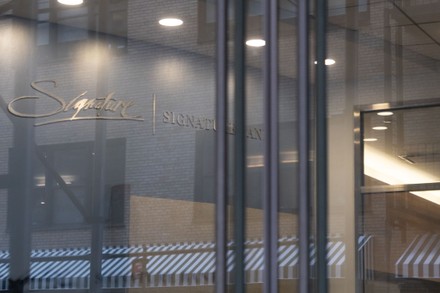Signature Bank Branch Stands Manhattan On Editorial Stock Photo - Stock ...