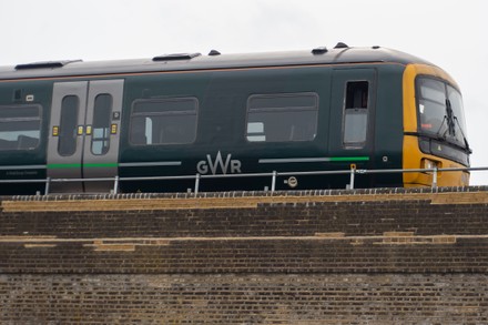 80 Slough to windsor viaduct Stock Pictures, Editorial Images and Stock ...