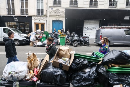 People Pass Next Garbage Cans Overflowing Editorial Stock Photo - Stock ...