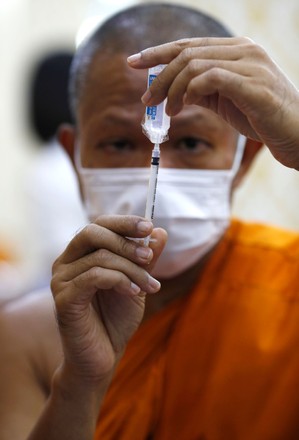 Thai Buddhist Monk Practices Insulin Injection Editorial Stock Photo ...