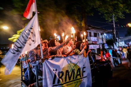 Indonesian Muslims Take Part Torch Parade Editorial Stock Photo - Stock ...