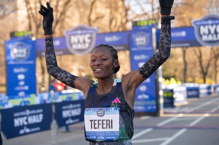 Senbere Teferi Finishes Second Womens Division Editorial Stock Photo ...