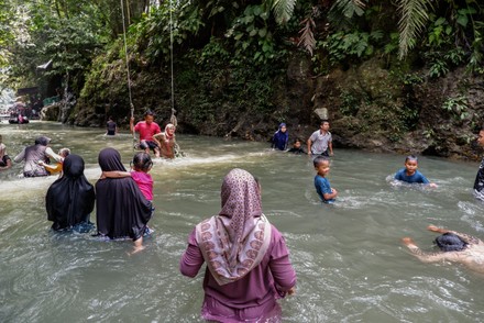 Indonesian Muslims Gather Perform Tradition Bathing Editorial Stock ...