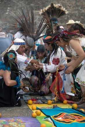 Groups Indigenous Organizations Perform Prehispanic Rituals Editorial ...