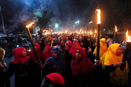 500 Torch parade Stock Pictures, Editorial Images and Stock Photos ...
