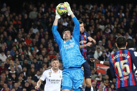 Thibaut Courtois Robert Lewandowski During Match Redaktionelles ...