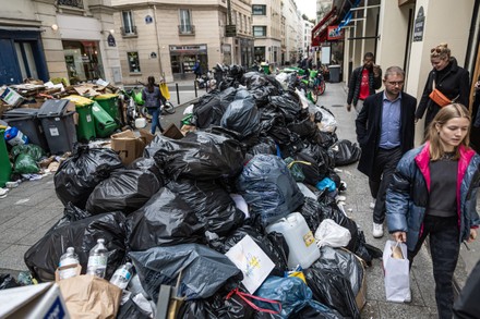 People Pass Next Garbage Cans Overflowing Editorial Stock Photo - Stock ...