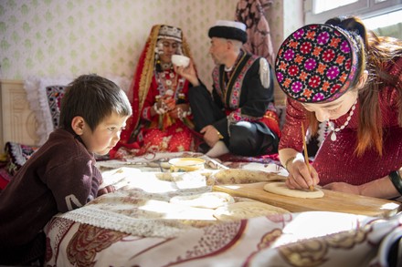 Groom Mairmaitih Tirmurs Sister Makes Naan Editorial Stock Photo ...