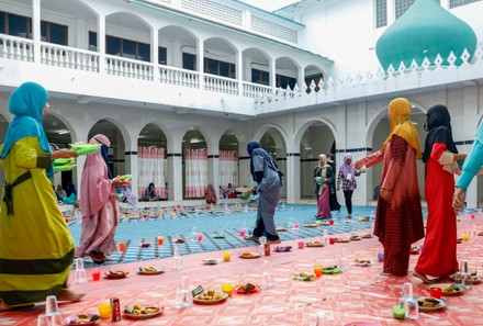Muslims Prepare Food Before Breaking Fast Editorial Stock Photo - Stock ...