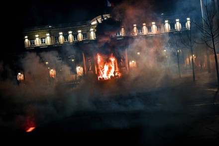 __COUNT__ Bordeaux: Front Door of the City Hall on Fire, france - 23 Mar 2023 Stockbilder ...
